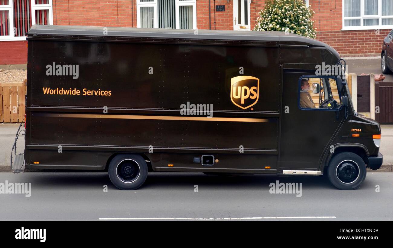 Ups van uk hi-res stock photography and images - Alamy