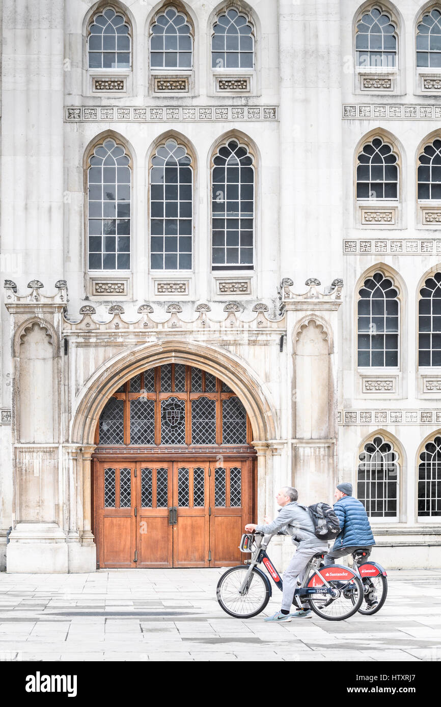 Facade tourists london hi-res stock photography and images - Alamy