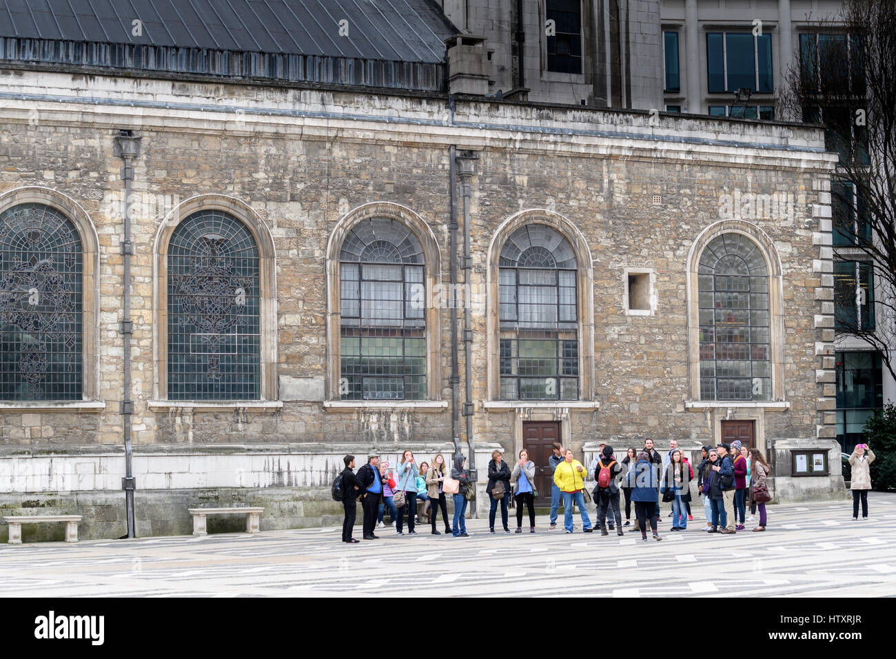 City of London, Guildhall courtyard outside St Lawrence Jewry church ...