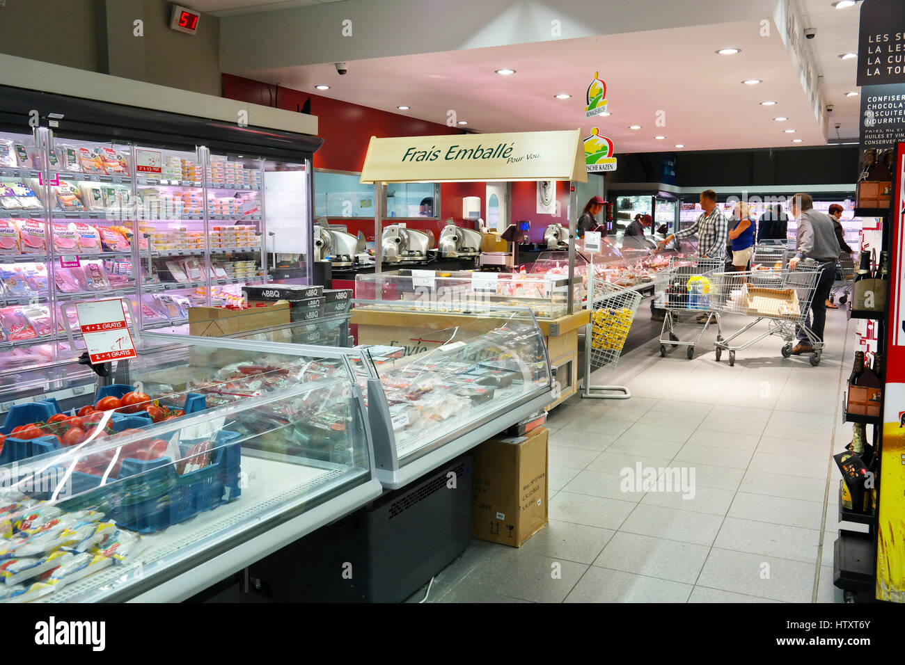 Interior of a Delhaize supermarket Stock Photo - Alamy