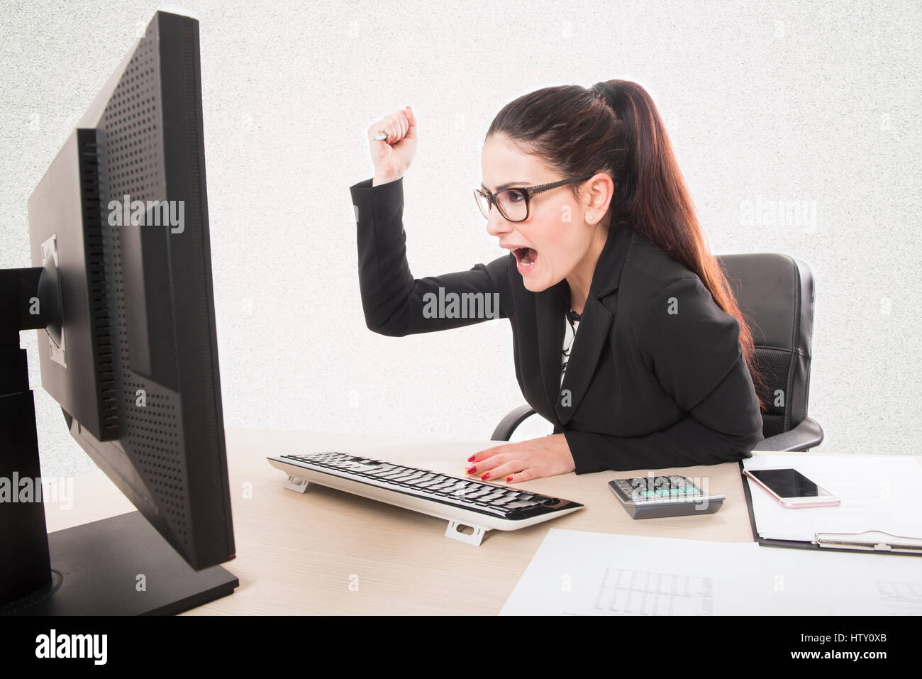 Angry furious businesswoman working on computer Stock Photo - Alamy