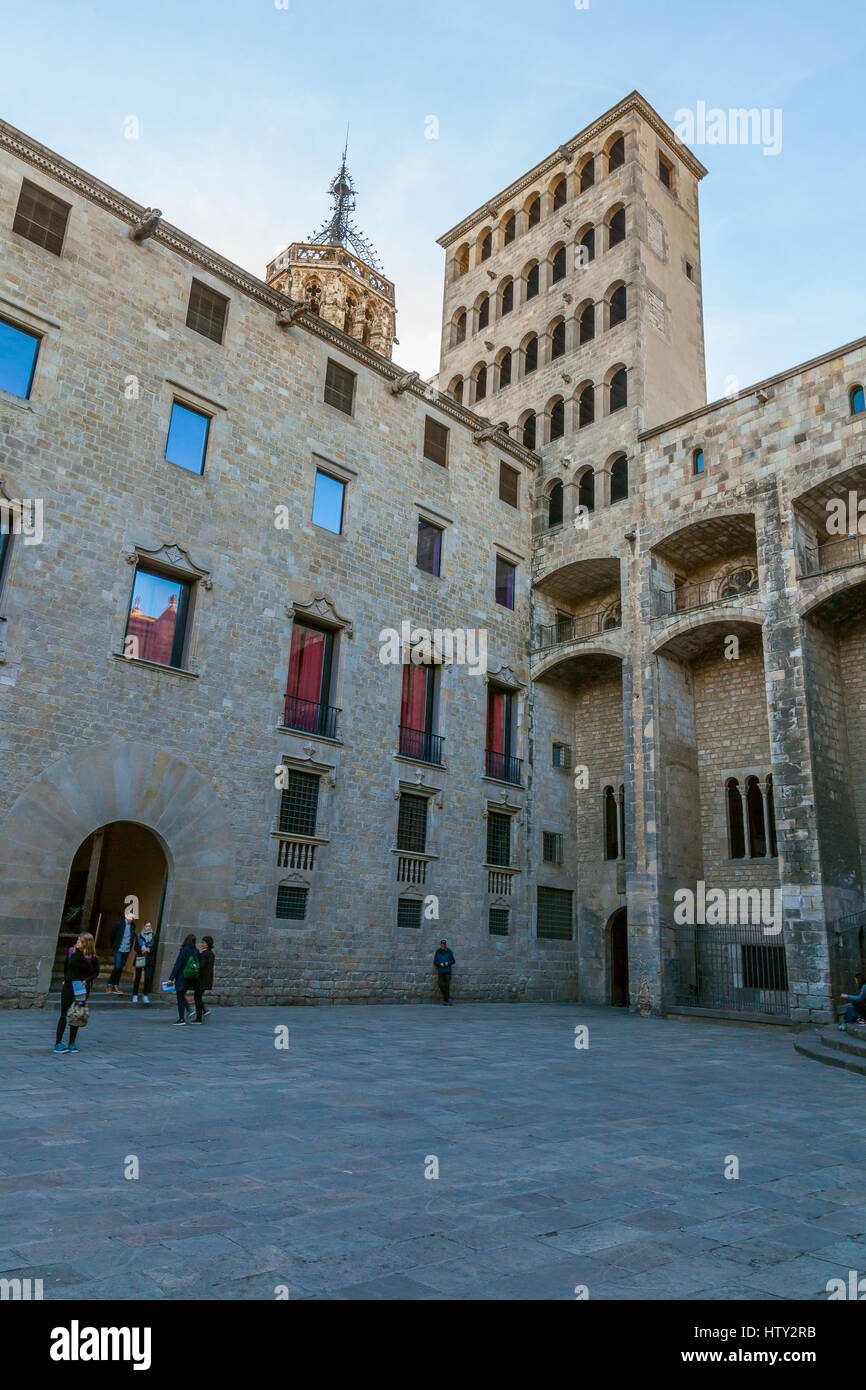 Palau Reial, Royal Palace at Placa del Rei (King's Square), Barcelona ...