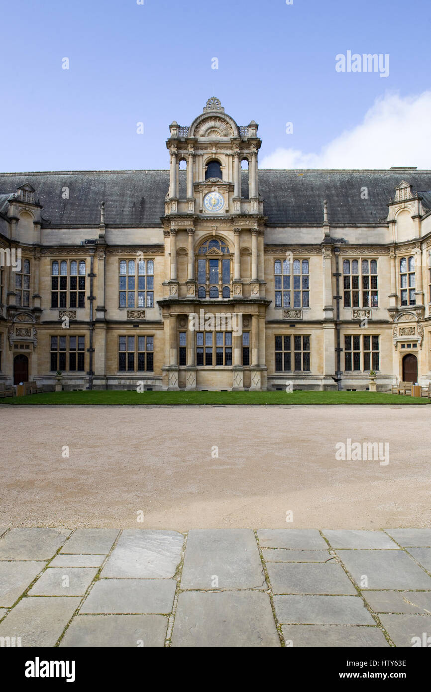 Three sided quadrangle hi-res stock photography and images - Alamy