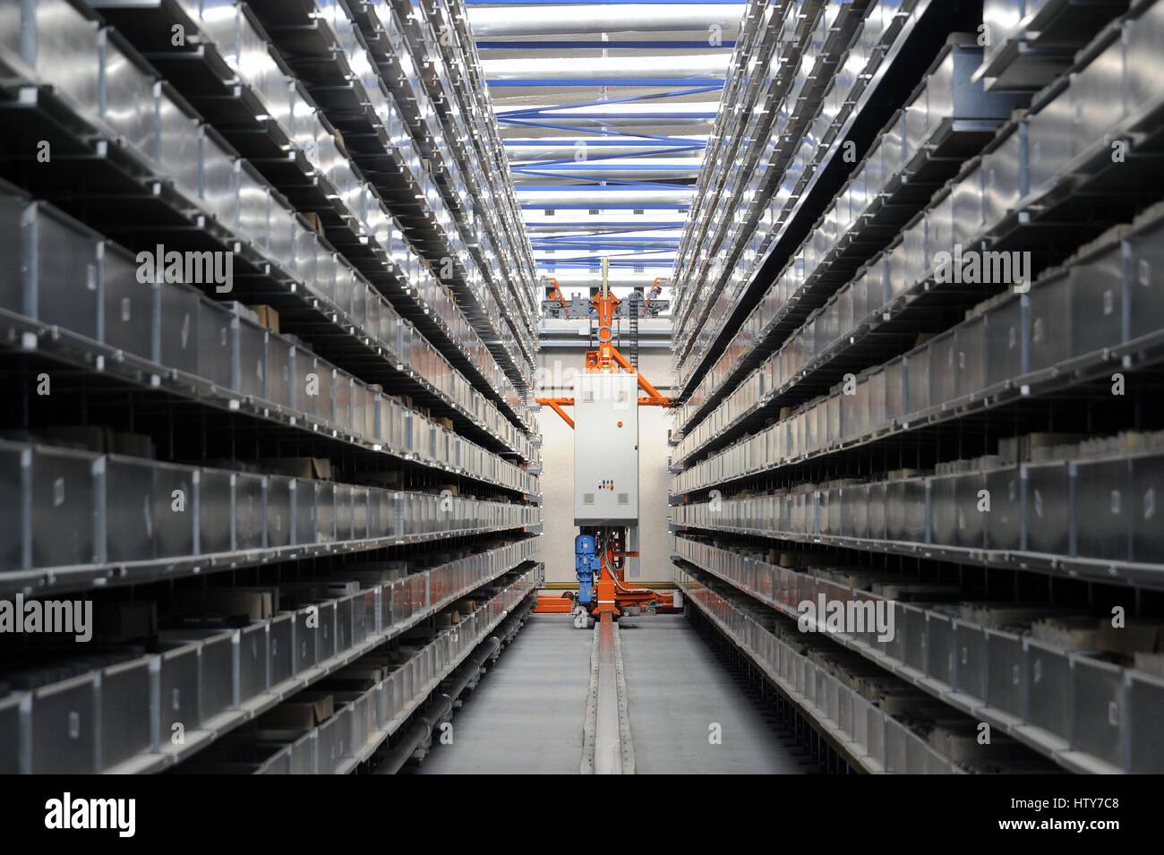 Automated warehouse europe hi-res stock photography and images - Alamy