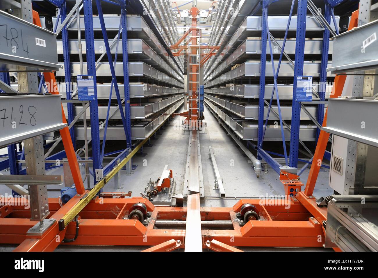 Archives and technology hi-res stock photography and images - Alamy