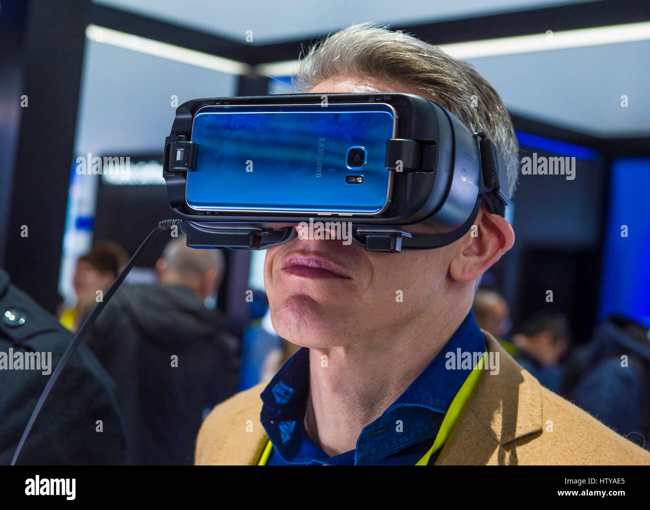 LAS VEGAS - JAN 08 : Virtual reality demonstration at The Samsung booth ...
