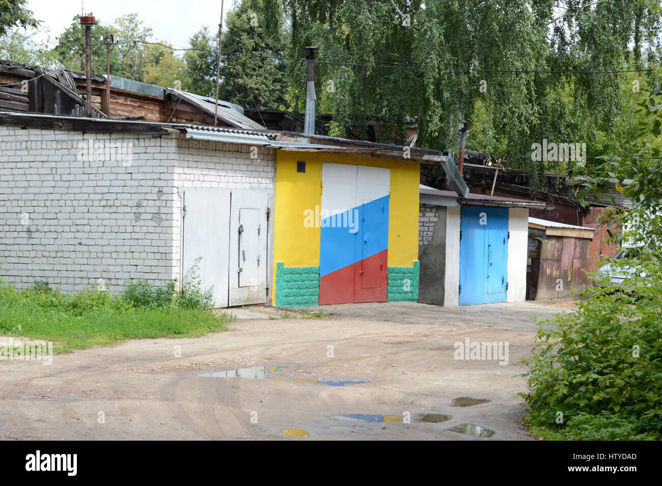 Garages for cars hi-res stock photography and images - Alamy