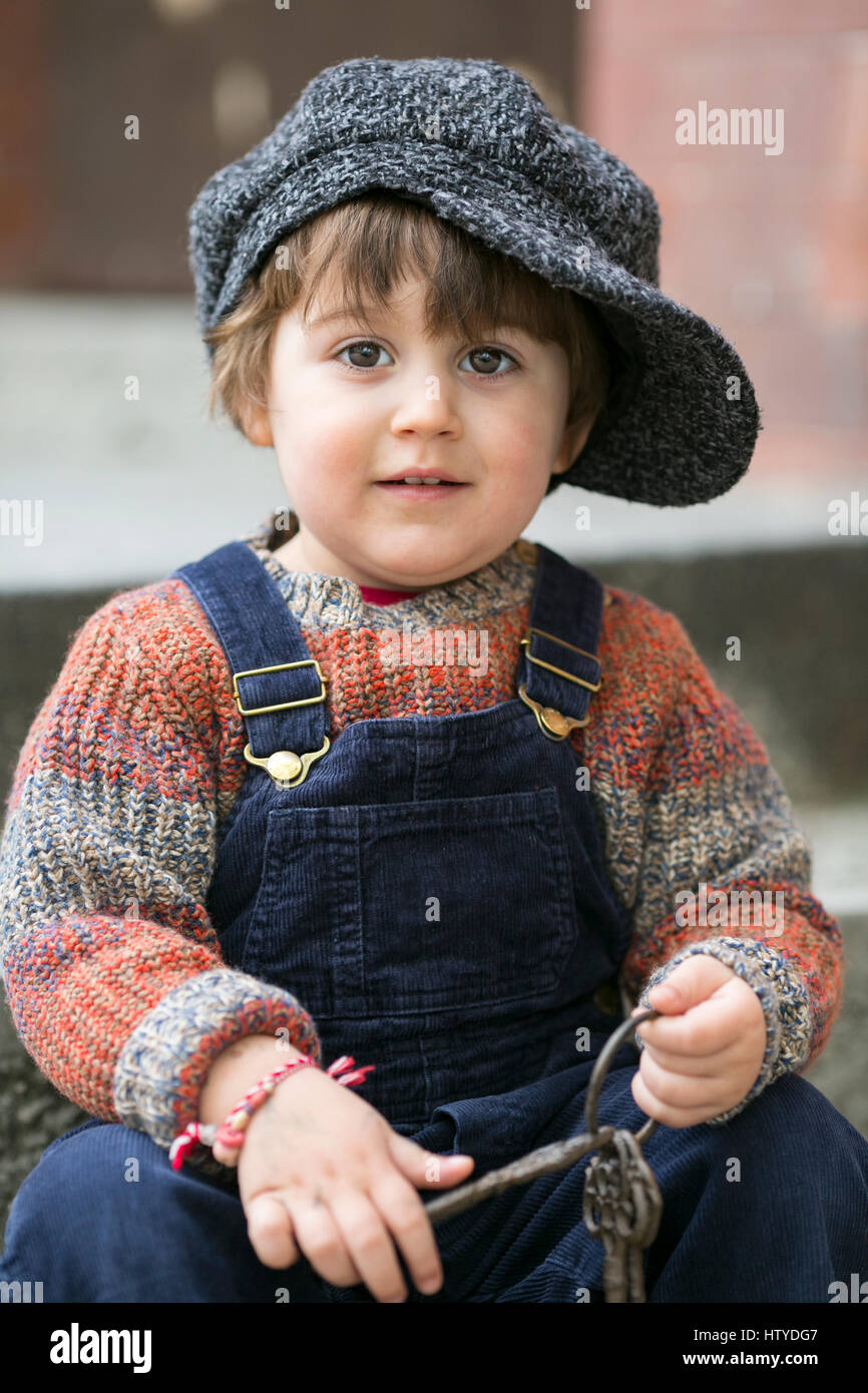 Child holding keys hi-res stock photography and images - Alamy