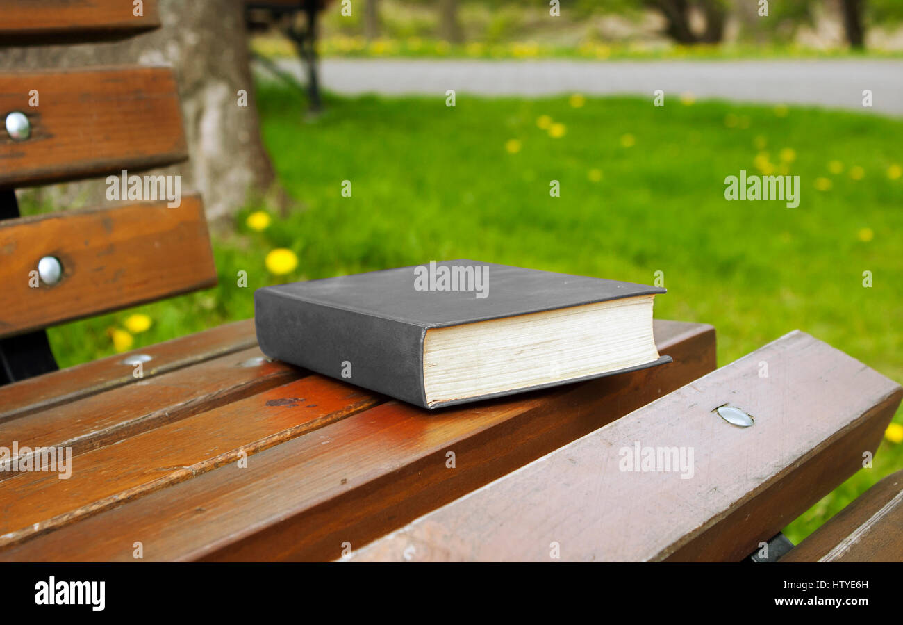 Book on a park bench Stock Photo - Alamy