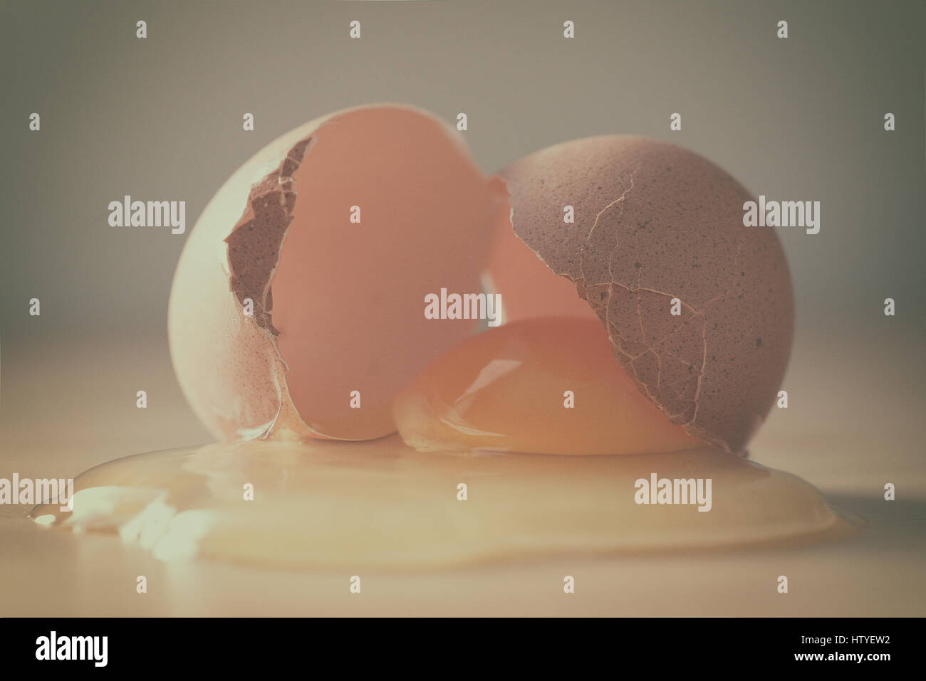 Cracked egg hi-res stock photography and images - Alamy