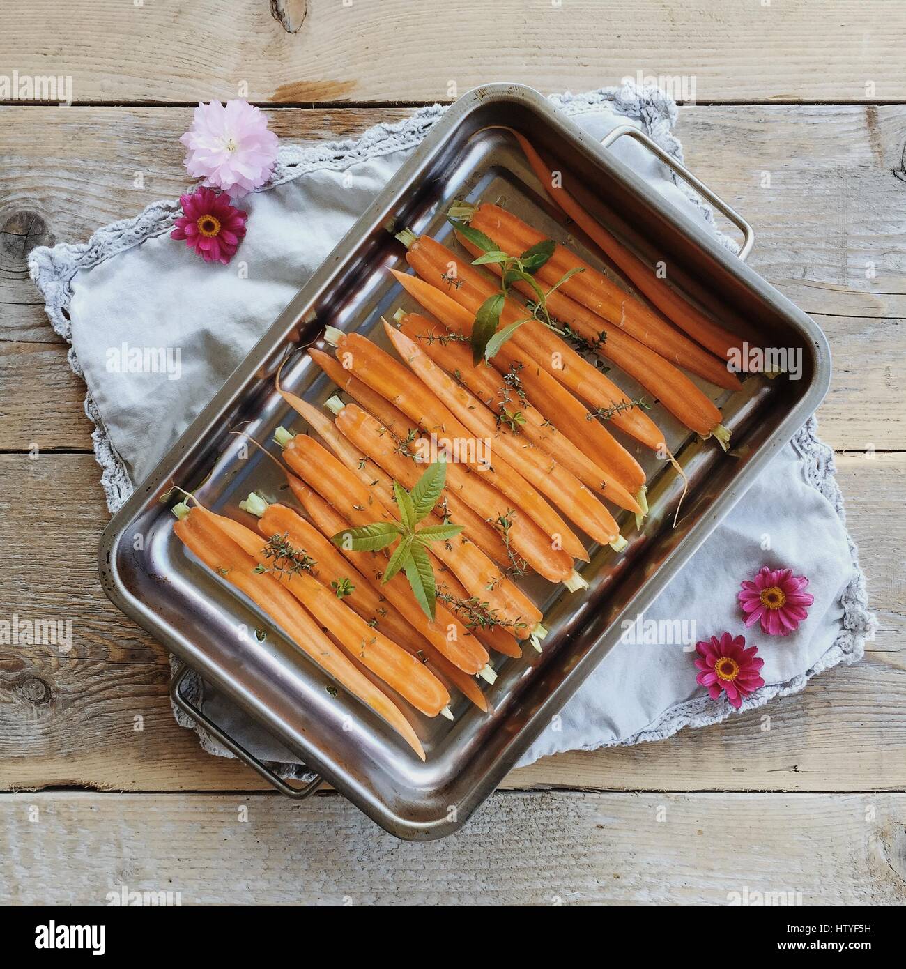 Carrots halved hi-res stock photography and images - Alamy