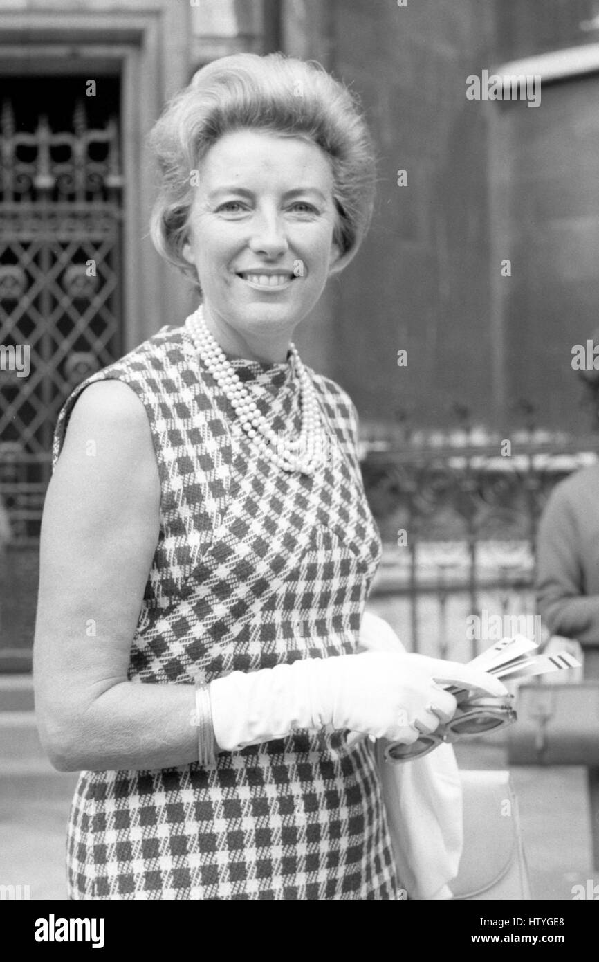 'Forces Sweetheat' singer Vera Lynn in London Stock Photo - Alamy