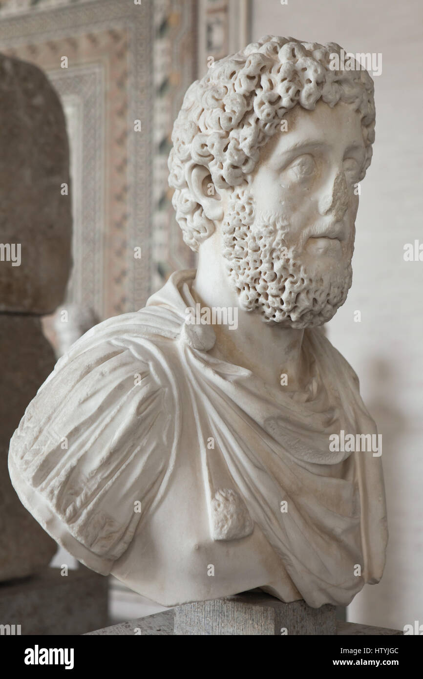 Commodus statue hi-res stock photography and images - Alamy