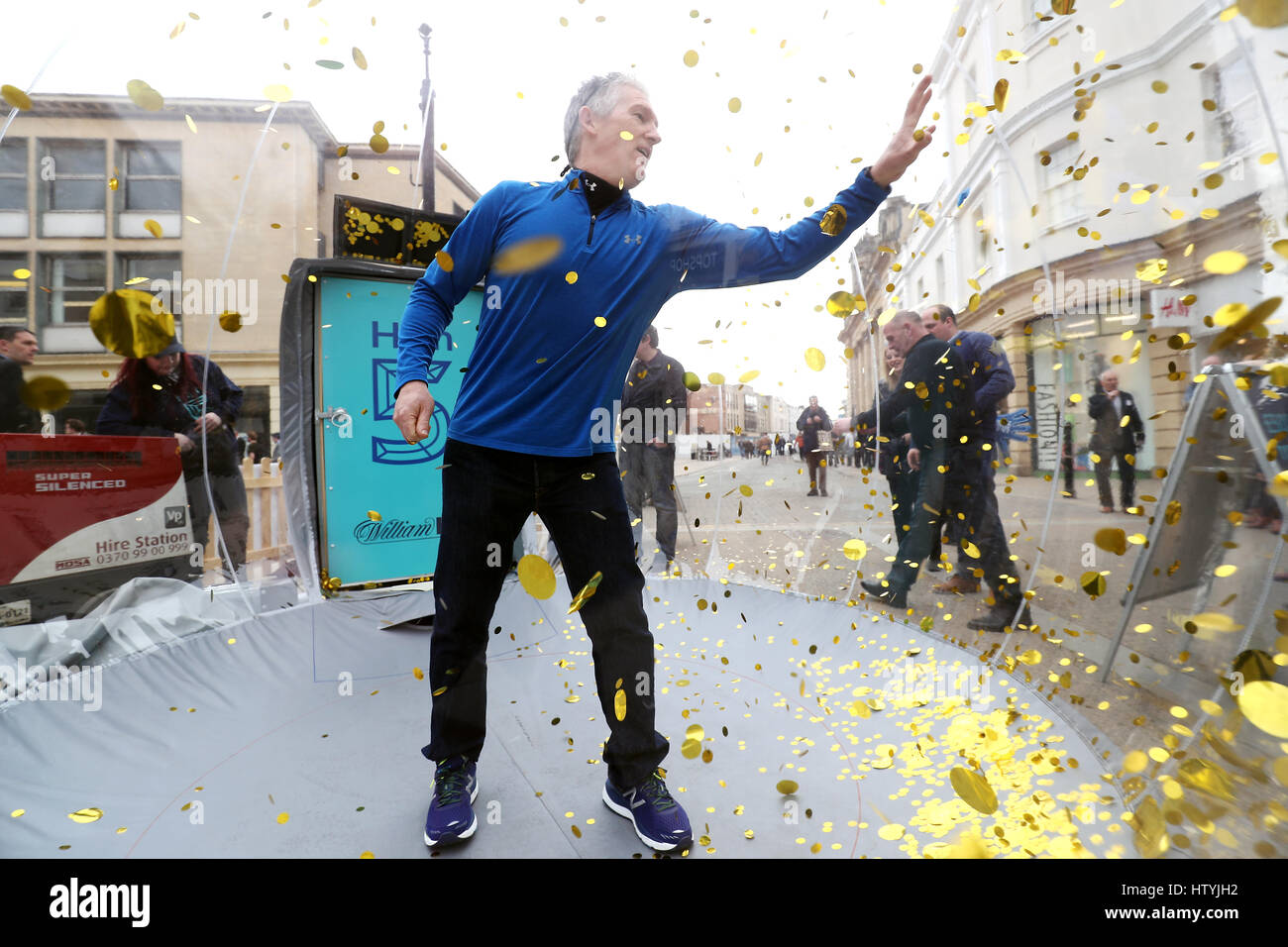Crystal maze hi-res stock photography and images - Alamy