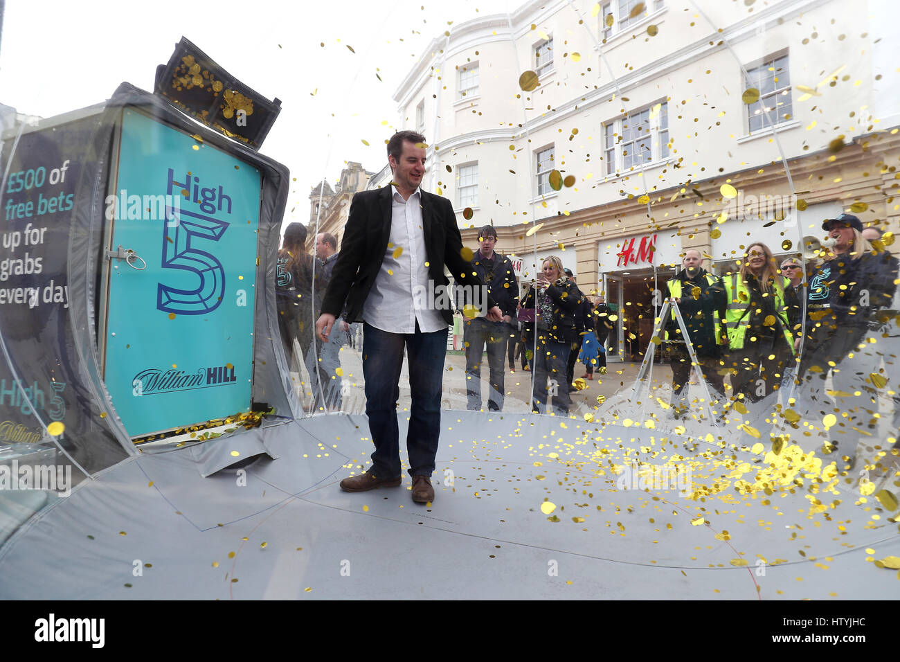 Crystal maze hi-res stock photography and images - Alamy