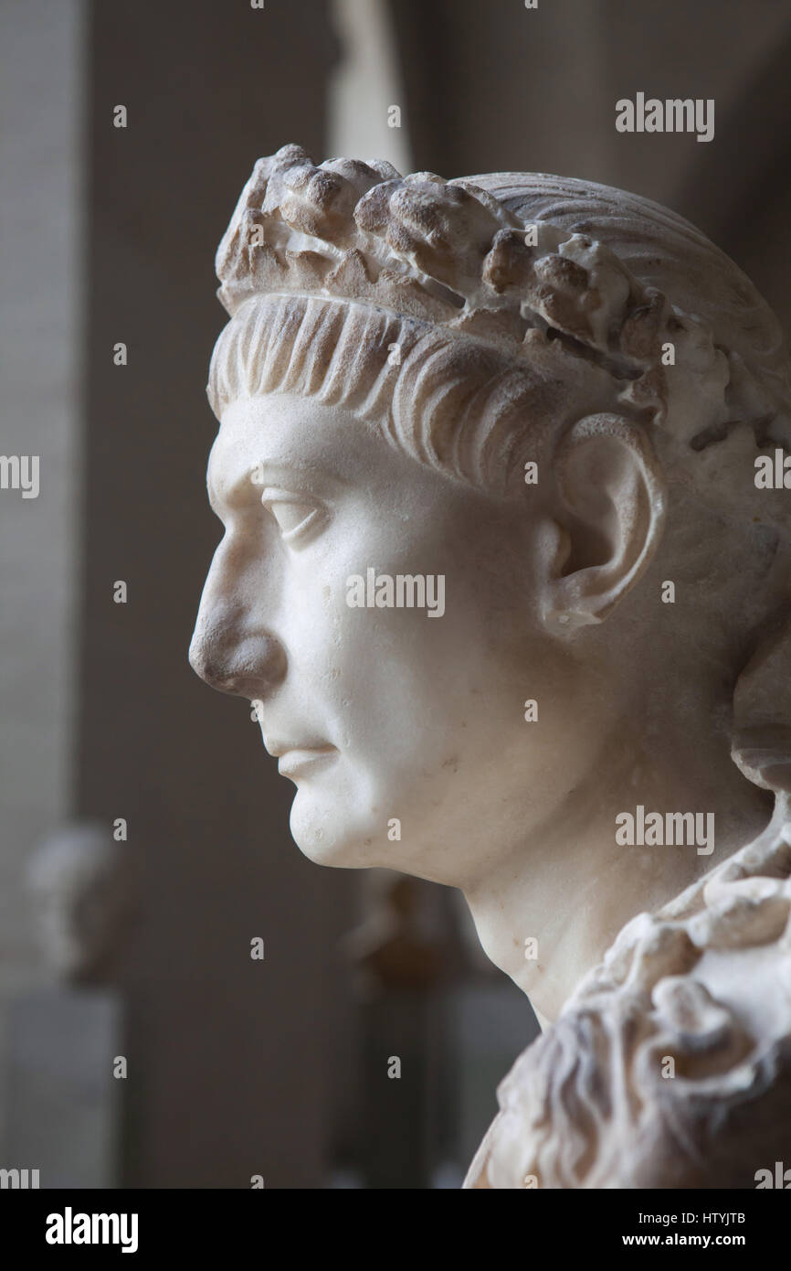 Marble bust of Roman Emperor Trajan (reign 98-117 AD) wearing the Civic ...