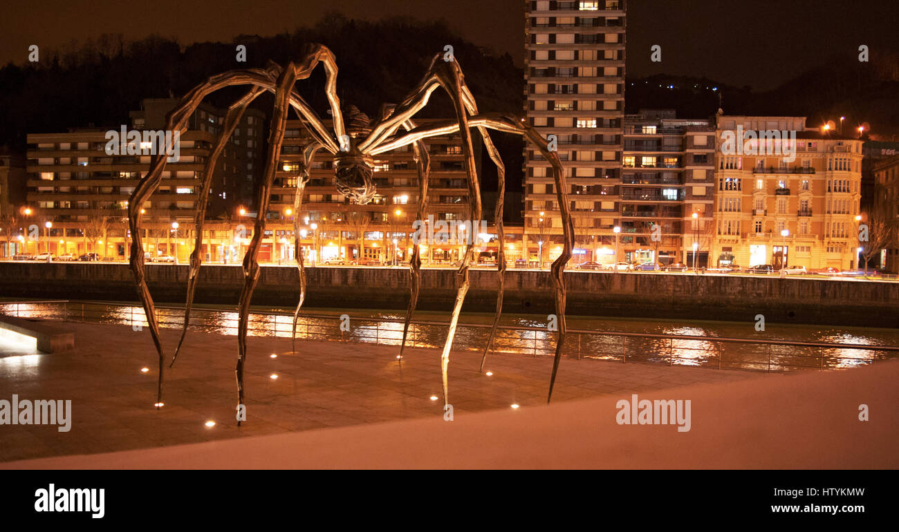 Bilbao: Maman, the giant spider sculpture by Louise Bourgeois at the ...