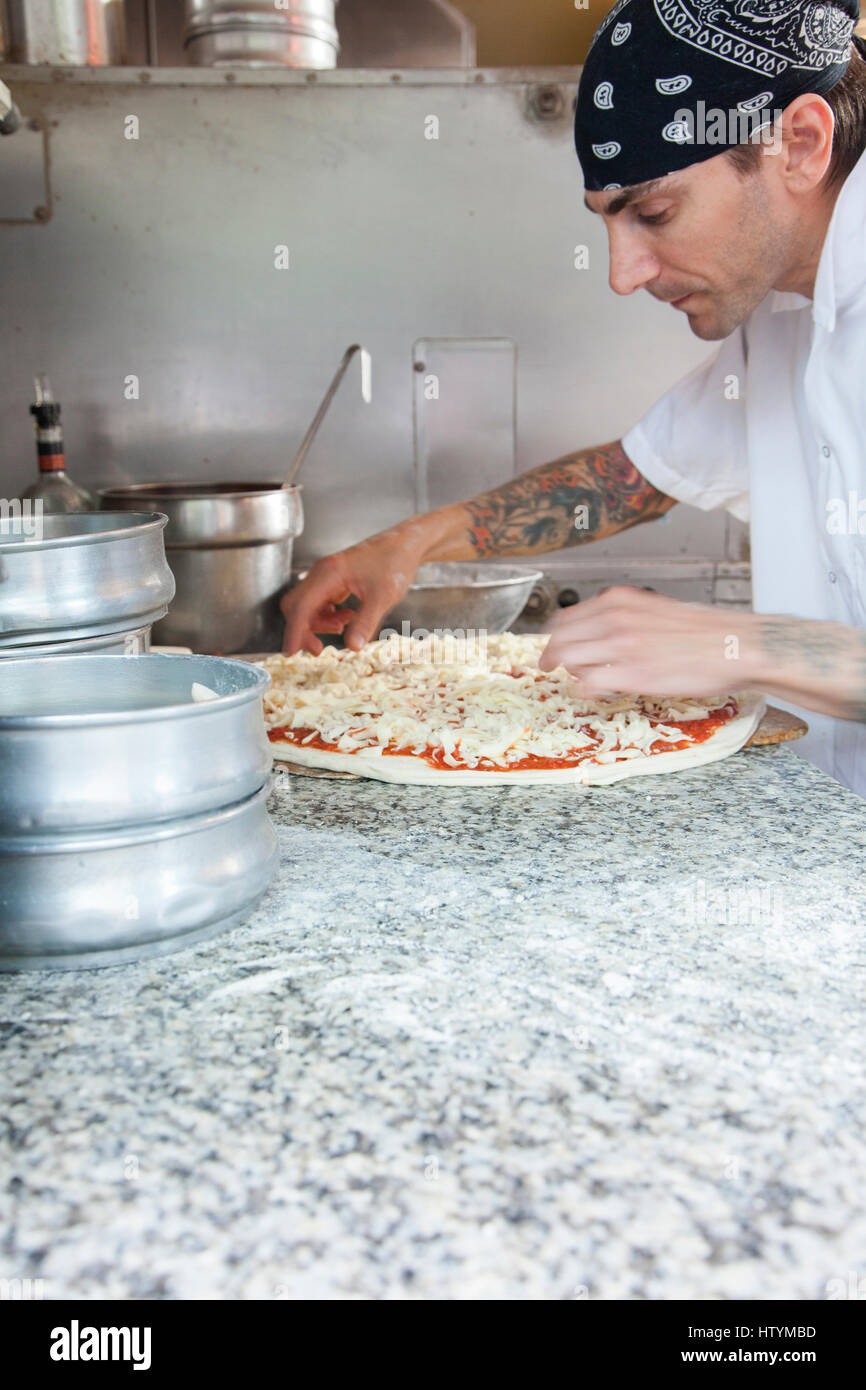 Pizza place chef Stock Photo - Alamy
