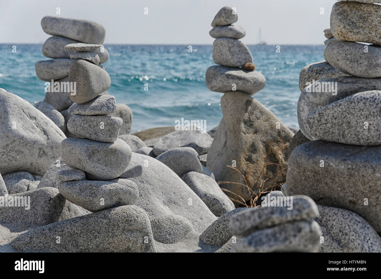 Amazing stone balancing art hi-res stock photography and images - Alamy