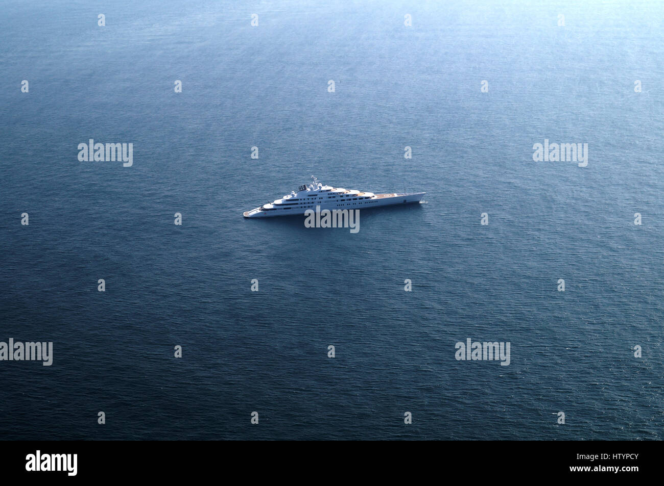 Yacht Azzam, length 180 meters, the longest private yacht in the world ...