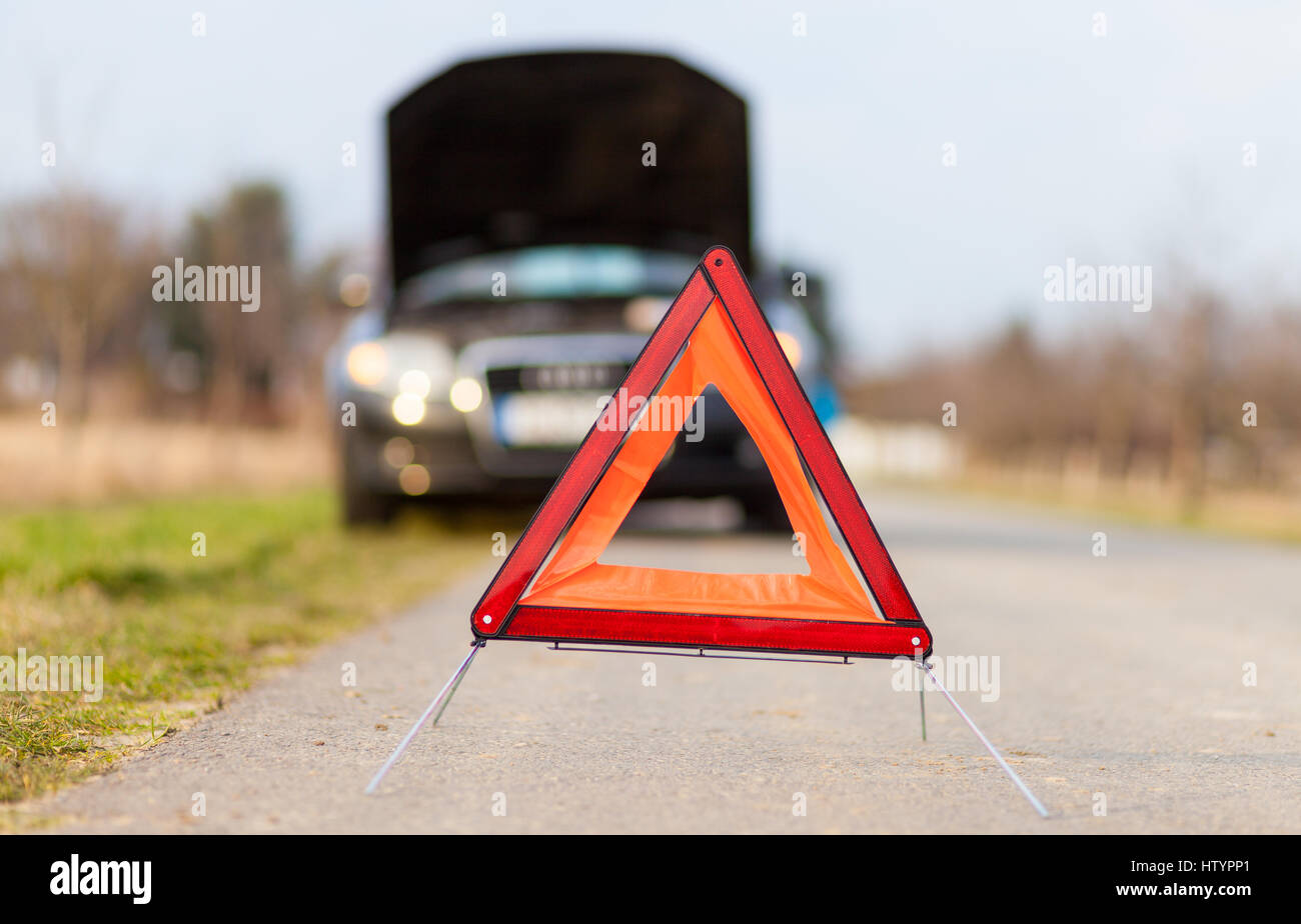 Breakdown triangle hi-res stock photography and images - Alamy