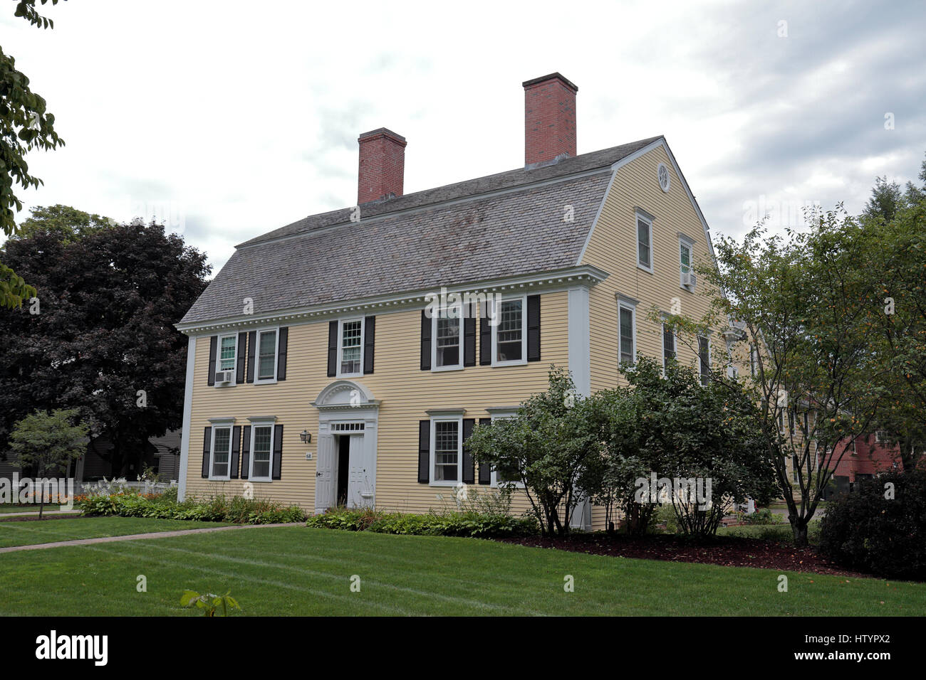 68 Old Main Street (a regular, non-museum house) in Historic Deerfield ...