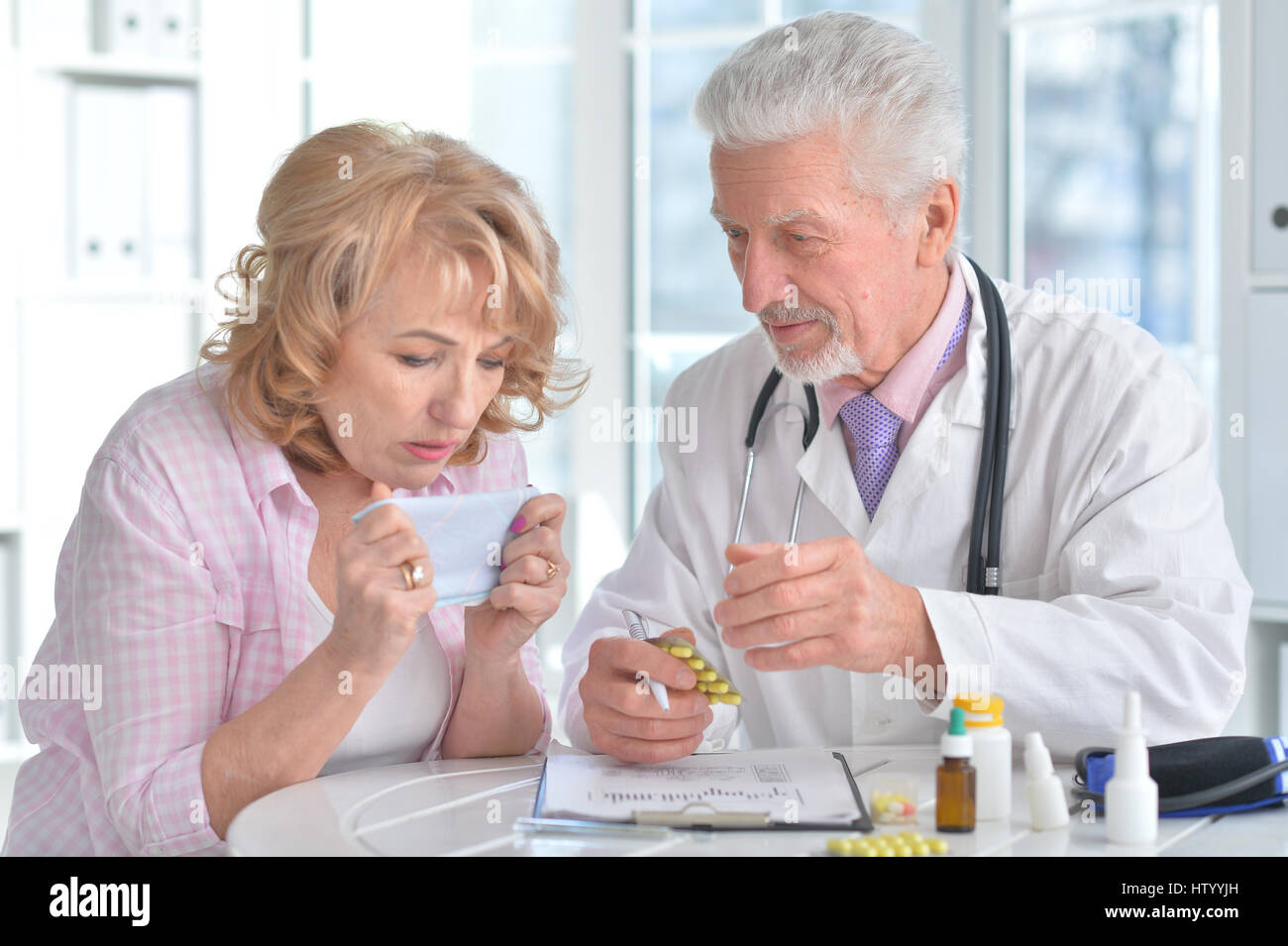 Sick elderly woman in a doctor's office Stock Photo - Alamy