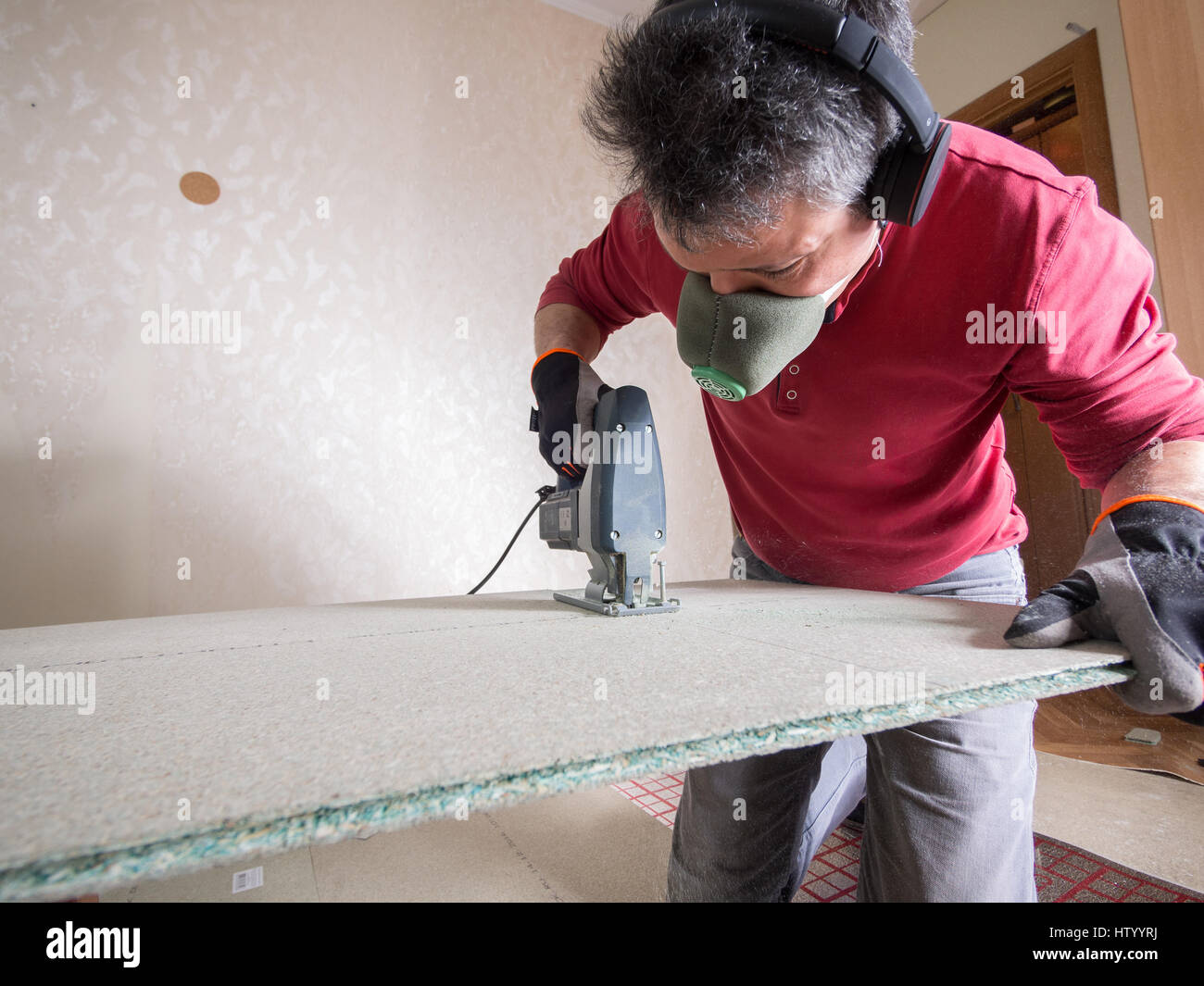Handyman with jigsaw hi-res stock photography and images - Alamy