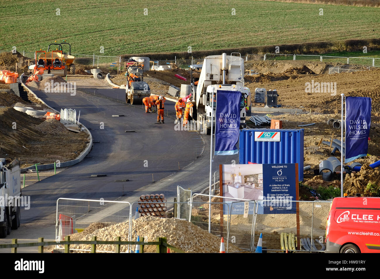 Road building construction workers uk hi-res stock photography and ...