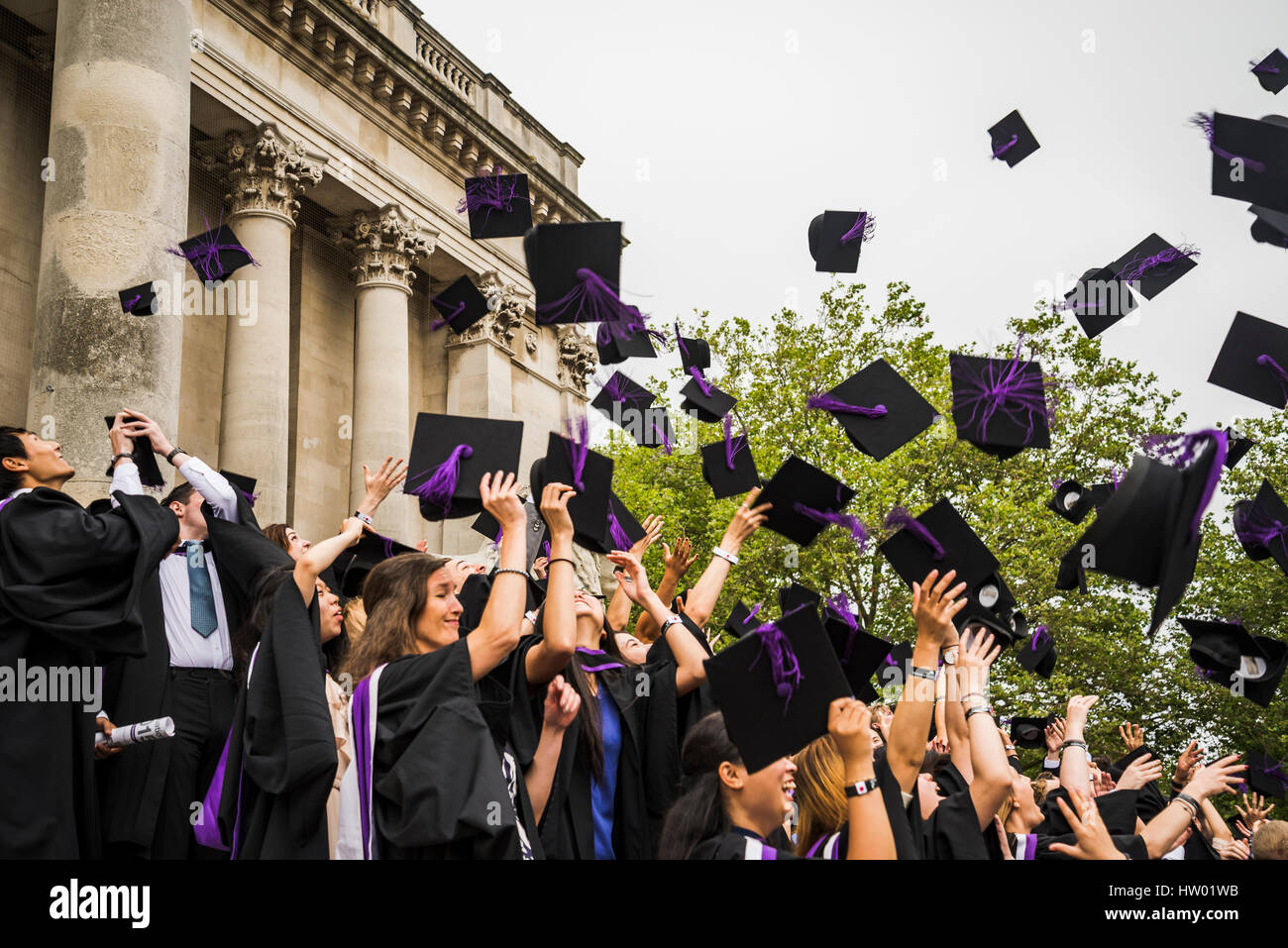 Graduation uk school hi-res stock photography and images - Alamy
