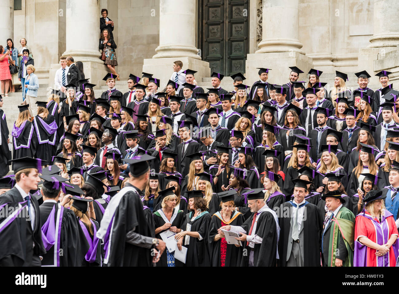 Graduation uk school hi-res stock photography and images - Alamy