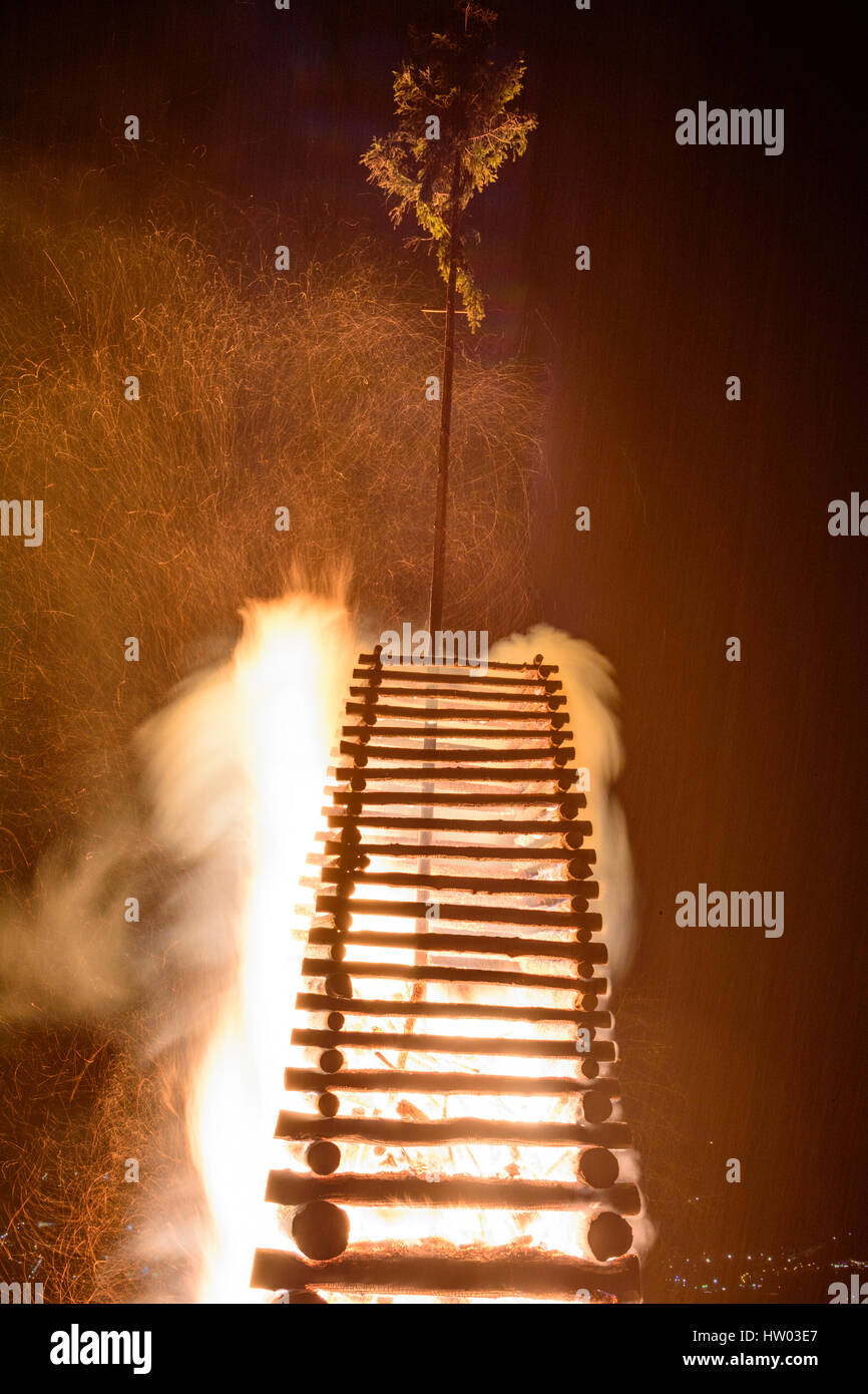 Village bonfire night hi-res stock photography and images - Alamy