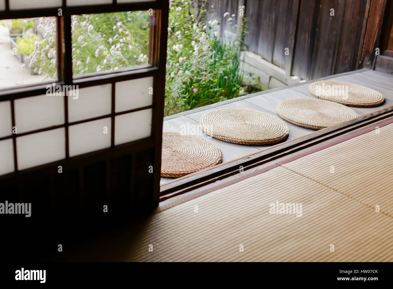 Traditional japanese house hi-res stock photography and images - Alamy