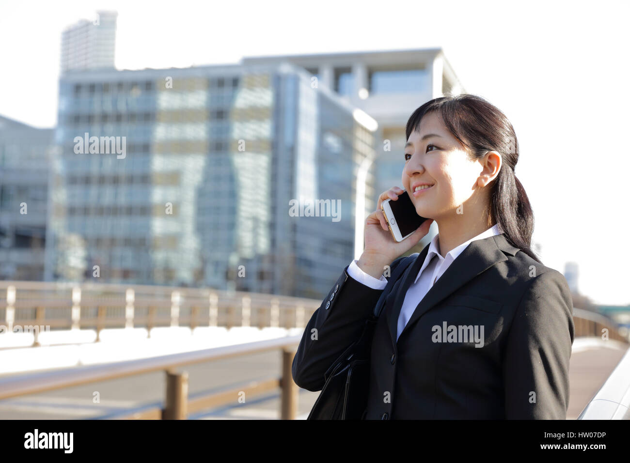 Japanese young businesswoman on the phone downtown Tokyo Stock Photo ...