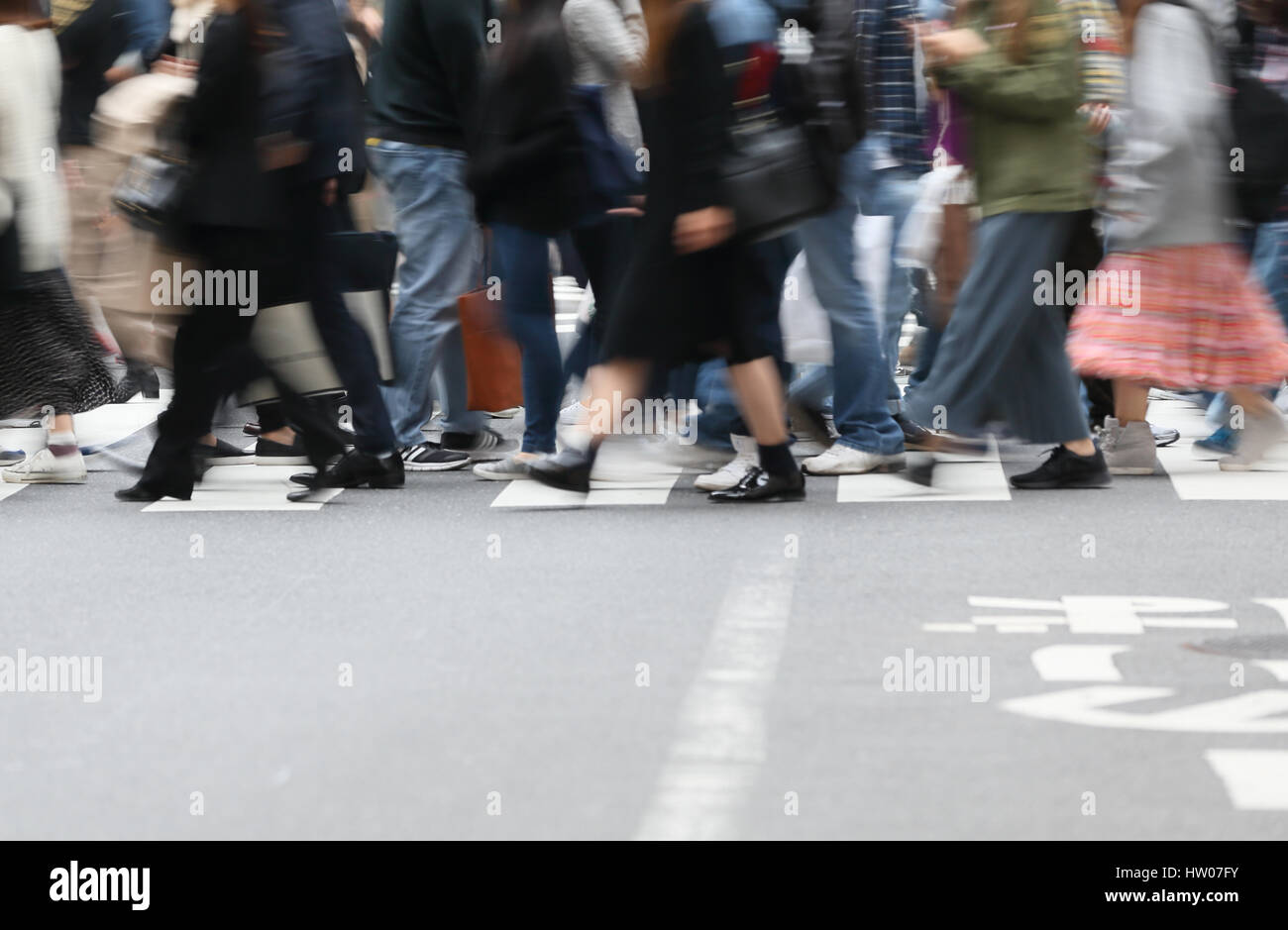 People walking tokyo hi-res stock photography and images - Alamy