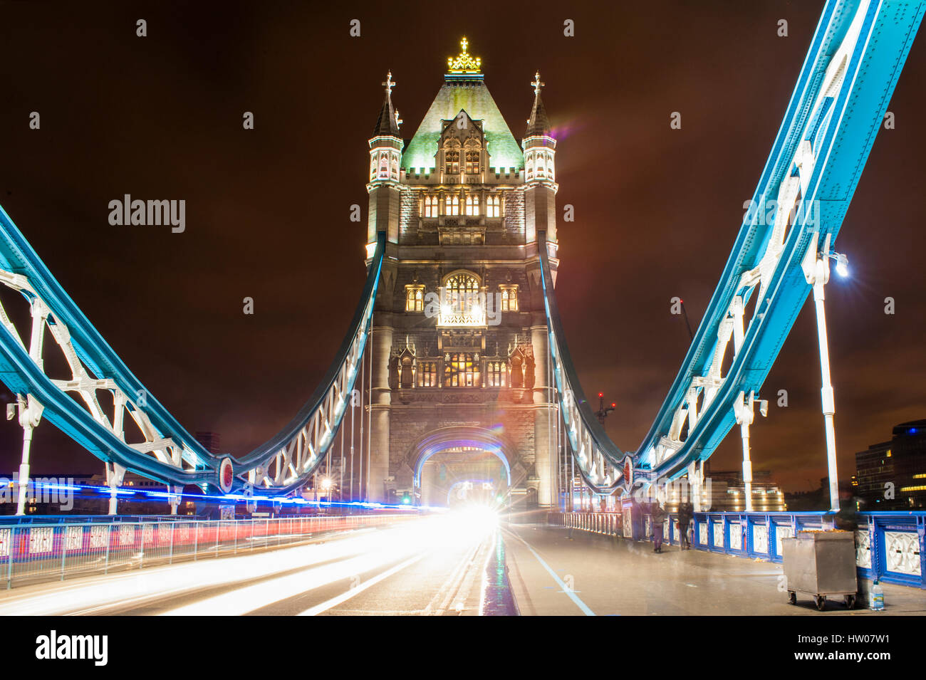 Tower bridge at night bus hi-res stock photography and images - Alamy