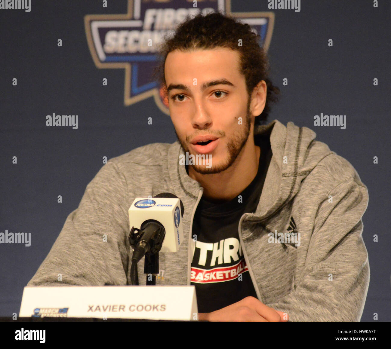 Milwaukee, Wisconsin, USA. 15th Mar, 2017. Winthrop's Xavier Cooks ...
