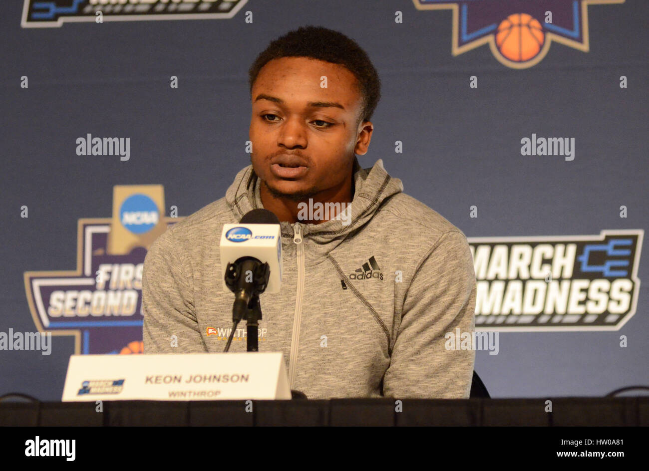 Milwaukee, Wisconsin, USA. 15th Mar, 2017. Winthrop's Keon Johnson ...