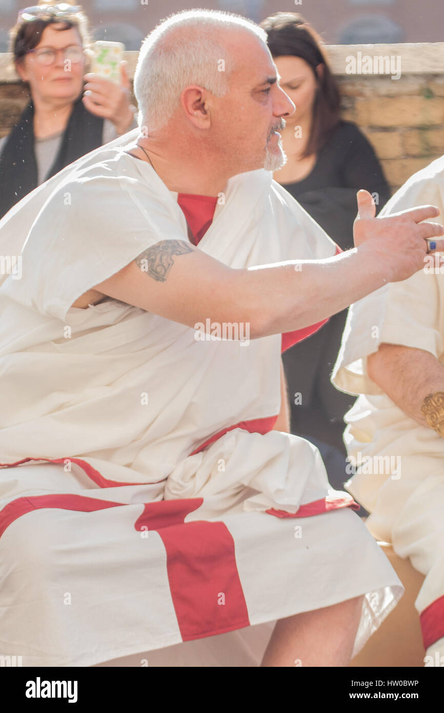 Roman purple toga hi-res stock photography and images - Alamy