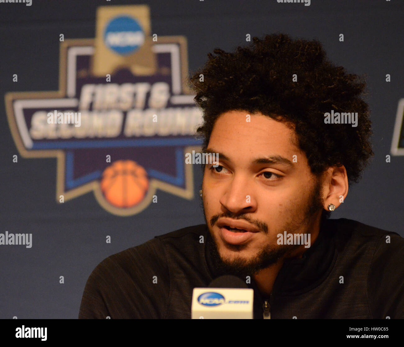 Milwaukee, Wisconsin, USA. 15th Mar, 2017. Minnesota's Jordan Murphy ...
