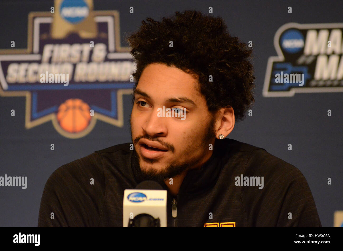 Milwaukee, Wisconsin, USA. 15th Mar, 2017. Minnesota's Jordan Murphy ...