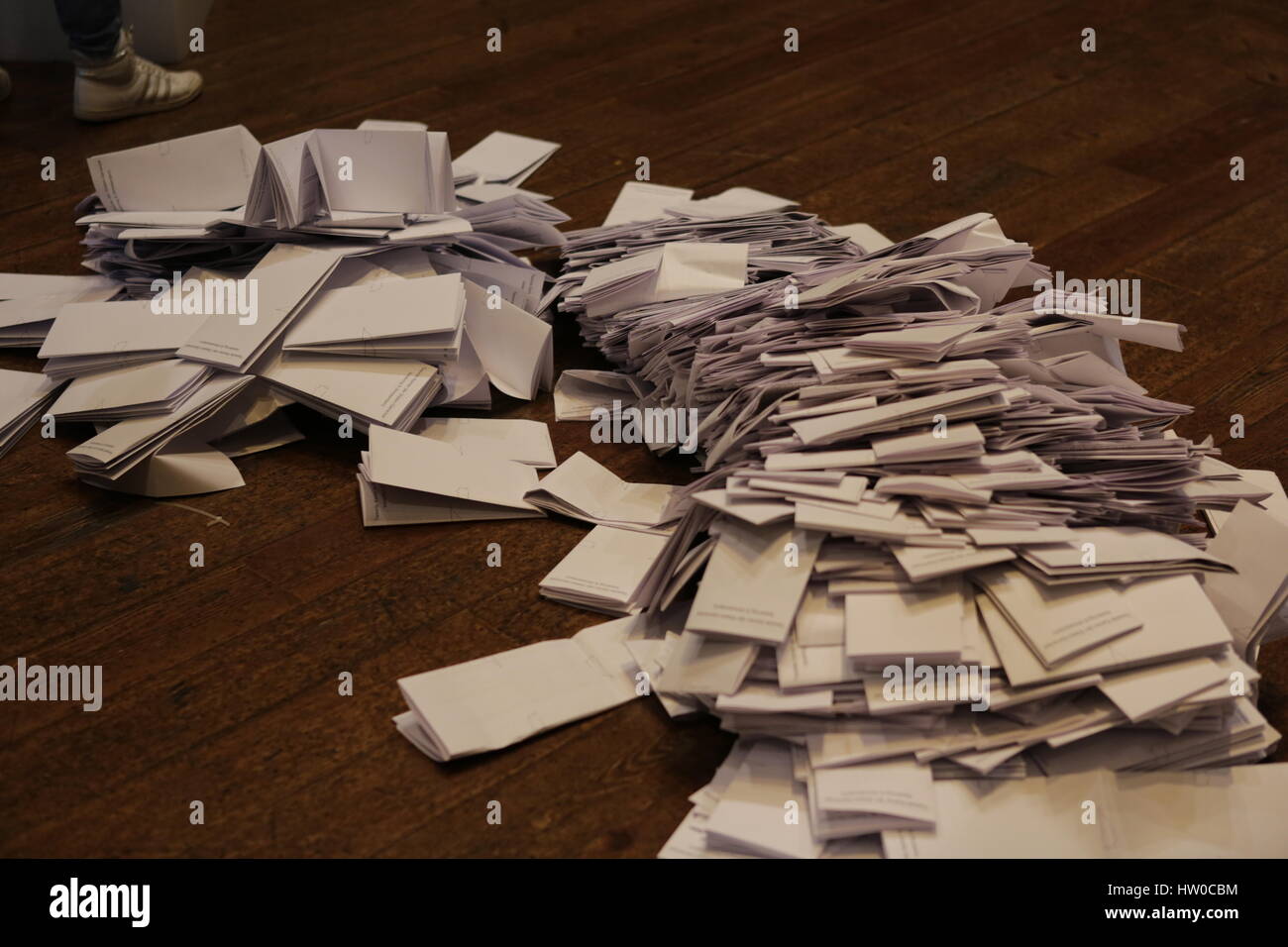 Ballot papers pile hi-res stock photography and images - Alamy
