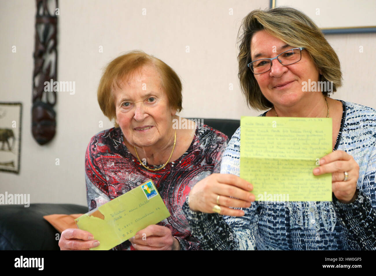 Mannheim, Germany. 14th Mar, 2017. Helga Mueller (l) and her daughter ...