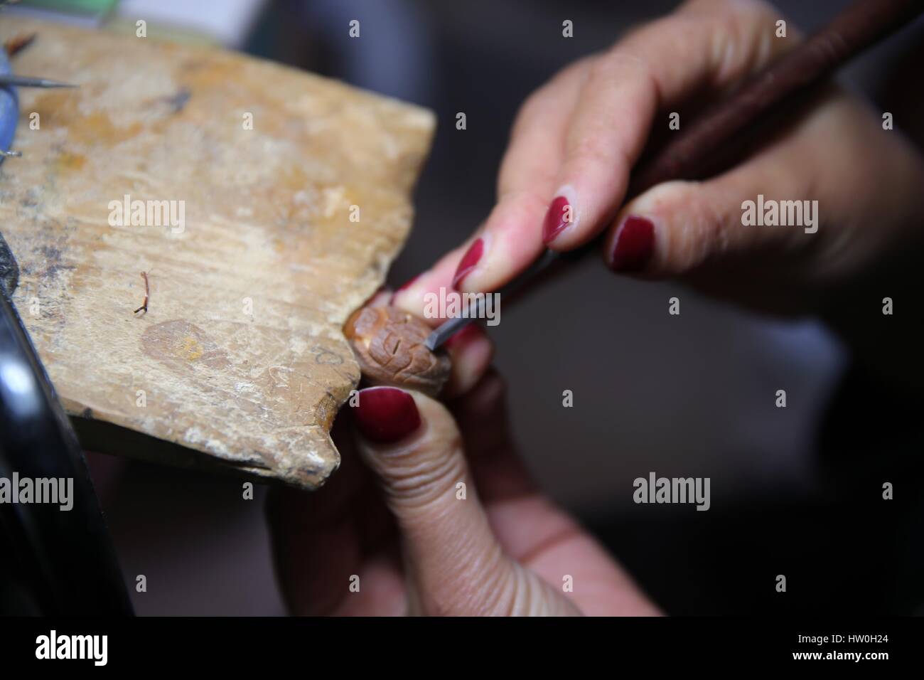 Suzhou, Suzhou, China. 16th Mar, 2017. The handicraftswoman Tian ...