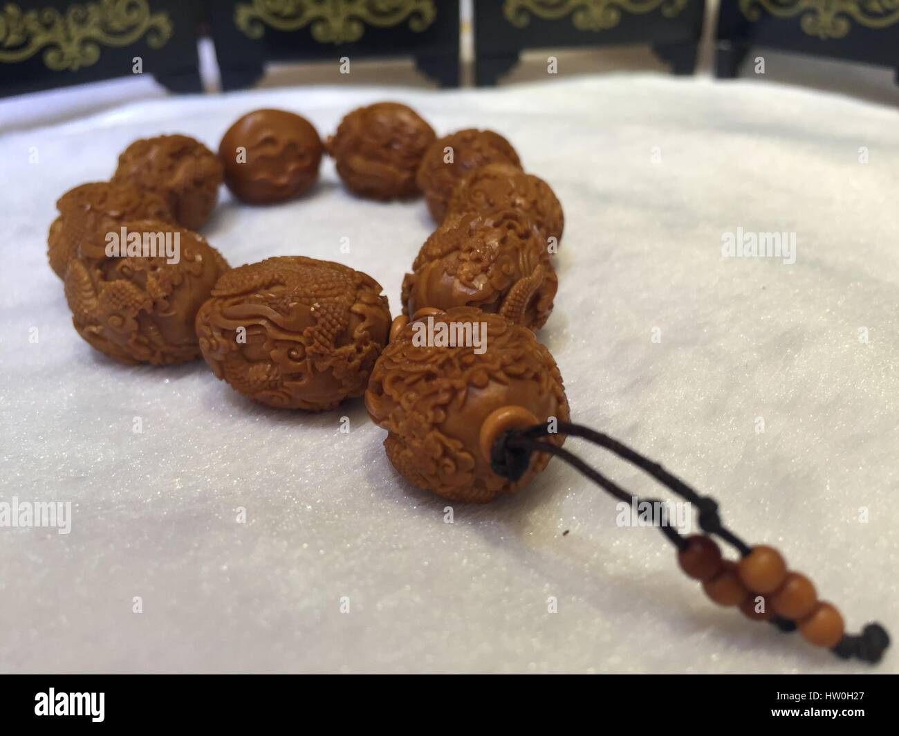 Suzhou, Suzhou, China. 16th Mar, 2017. The handicraftswoman Tian ...