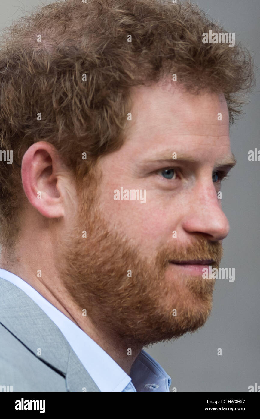 Young prince harry hi-res stock photography and images - Alamy