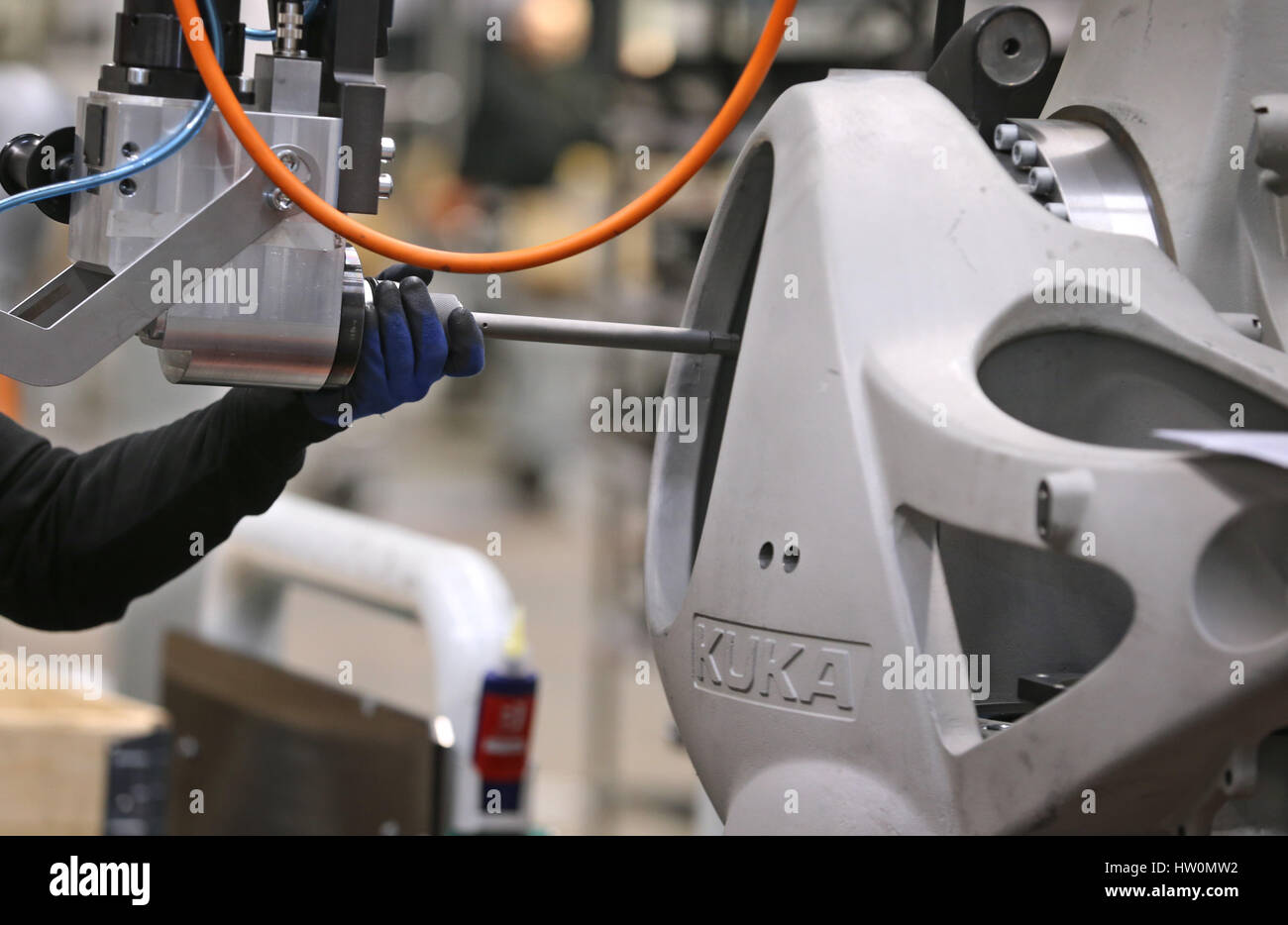 Kuka robots hi-res stock photography and images - Alamy