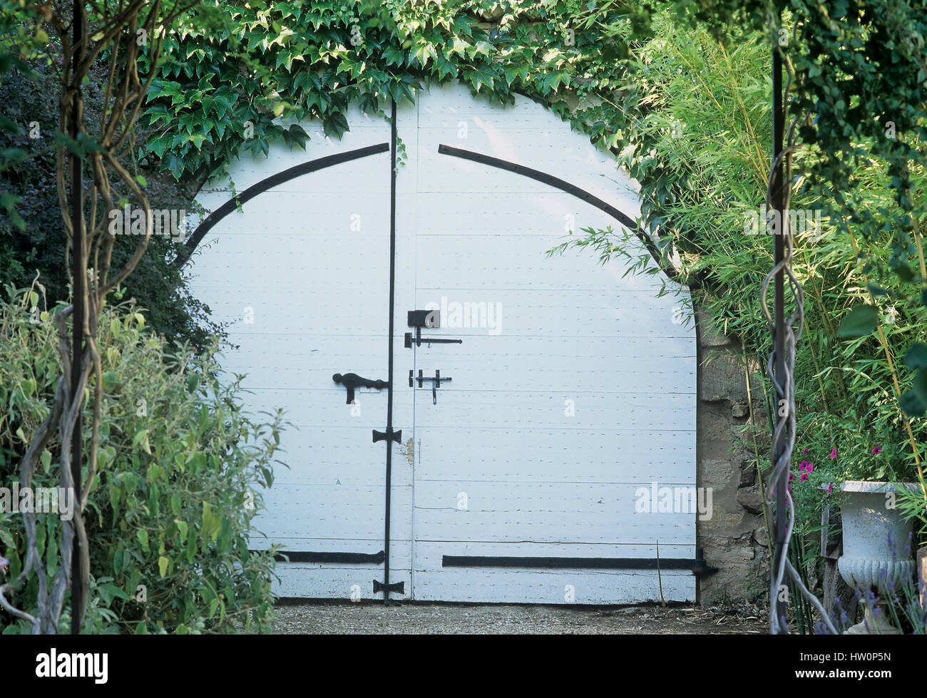 Walled garden gate hi-res stock photography and images - Alamy
