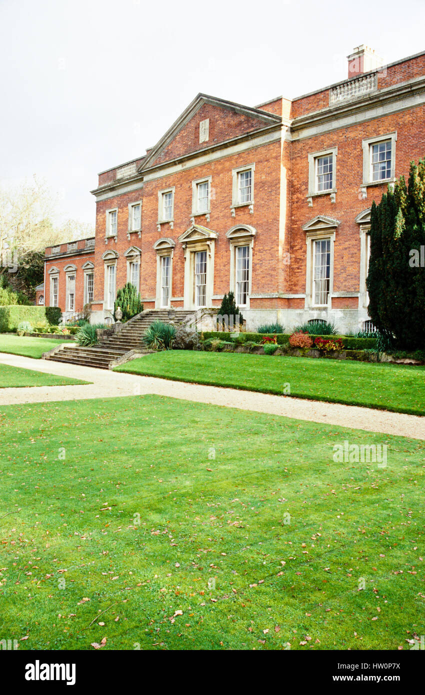 Brick paths hi-res stock photography and images - Alamy