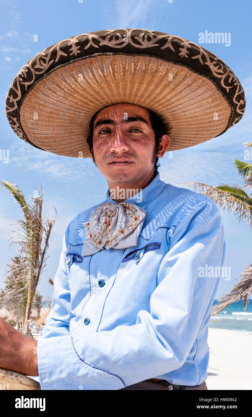 Large sombrero hi-res stock photography and images - Alamy